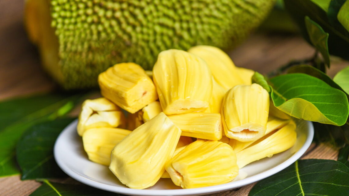 Fruta tropical conhecida pelo sabor doce agrada por poder ser cultivada ...