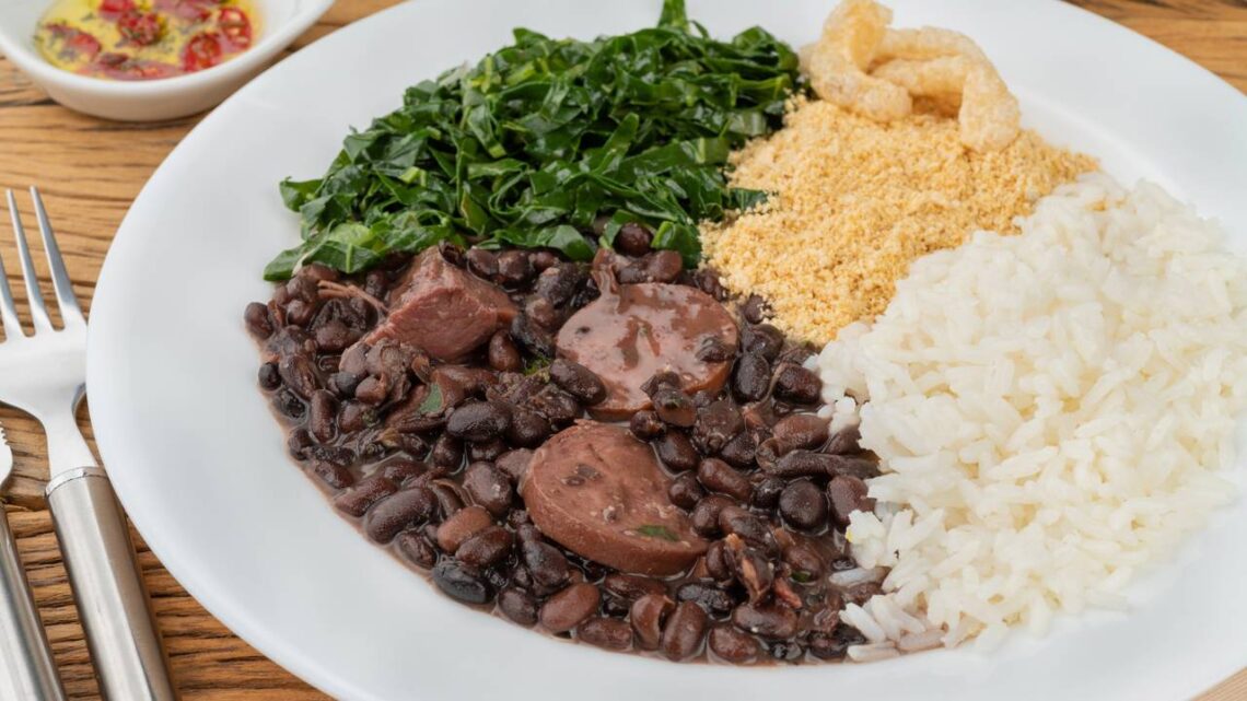 Farofa natalina feita em 10 minutos acompanha qualquer prato - UAI Notícias