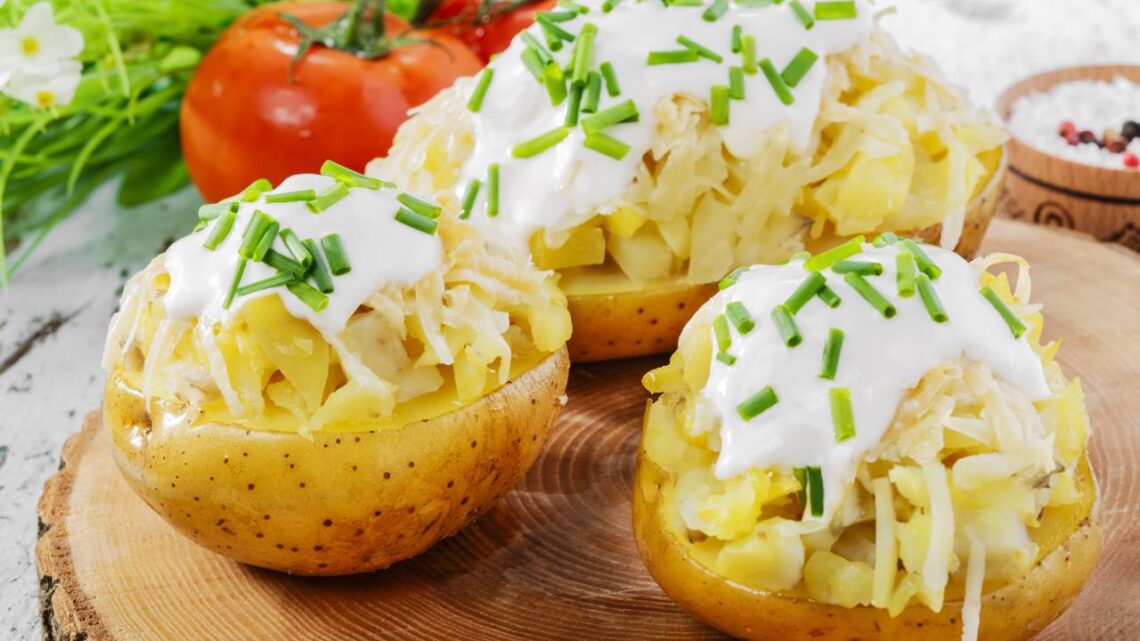 Receita de batata dourada por fora e recheada por dentro em 20 minutos ...