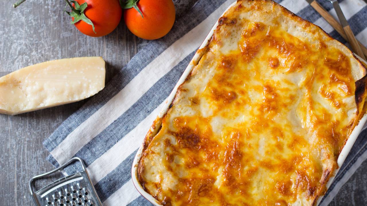 Receita de lasanha de frango rápida e cremosa pronta em 40 minutos ...
