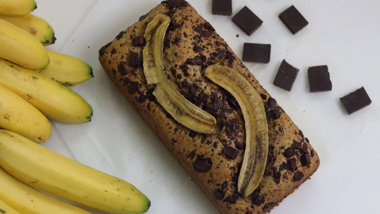 Sem açúcar e com poucos ingredientes, este bolo de banana virou ...