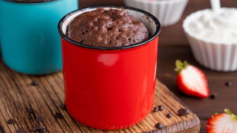 Veja a receita mais fácil e prática para fazer um bolo de caneca de ...