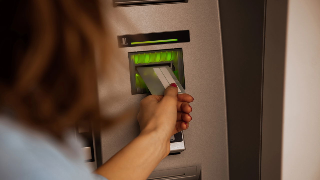 Banco muito popular faliu e os clientes estão em apuros de perder seu ...