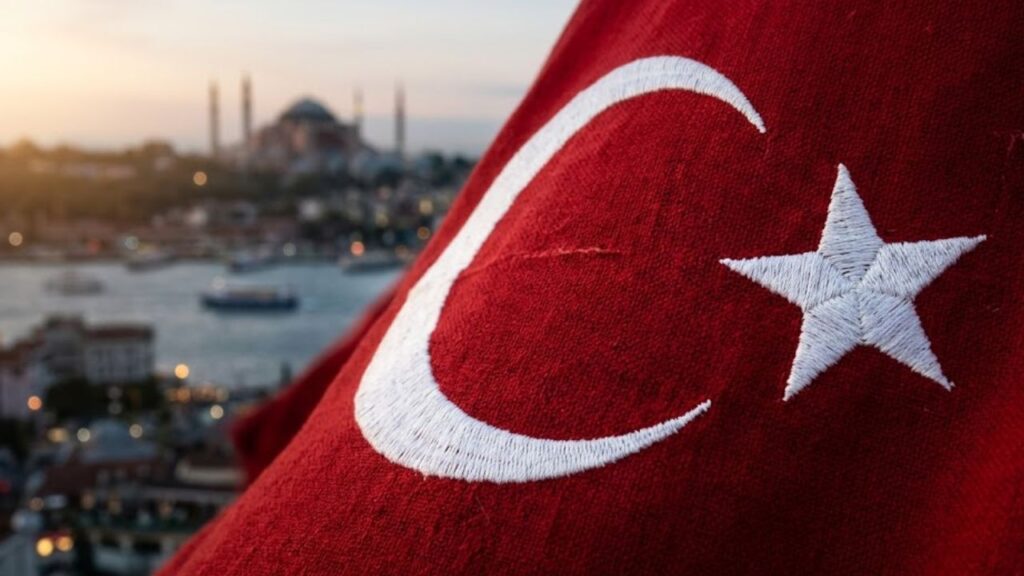 Por que a bandeira da Turquia exibe uma lua crescente, e como esse ...